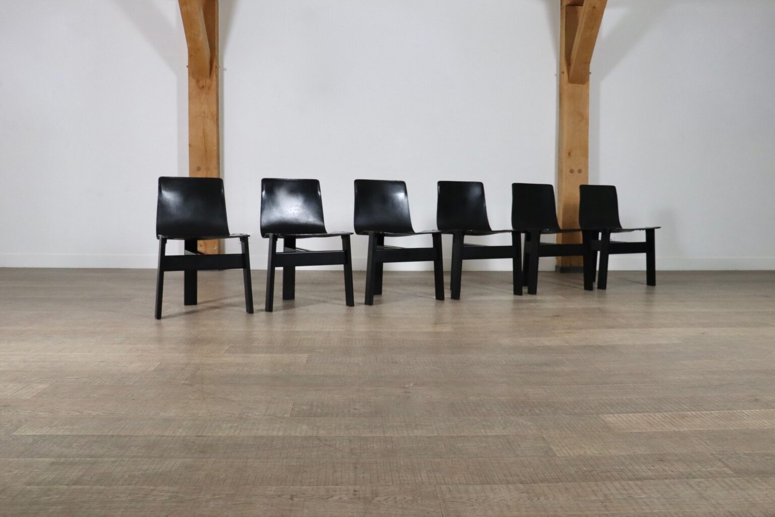 Set of 6 ‘Tre 3’ chairs in black leather by Angelo Mangiarotti for ...
